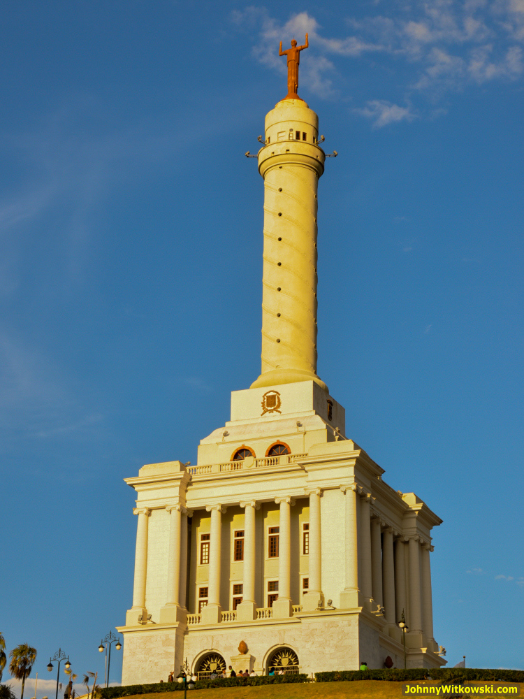 Monumento de Santiago – by Johnny – JohnnyWitkowski.com