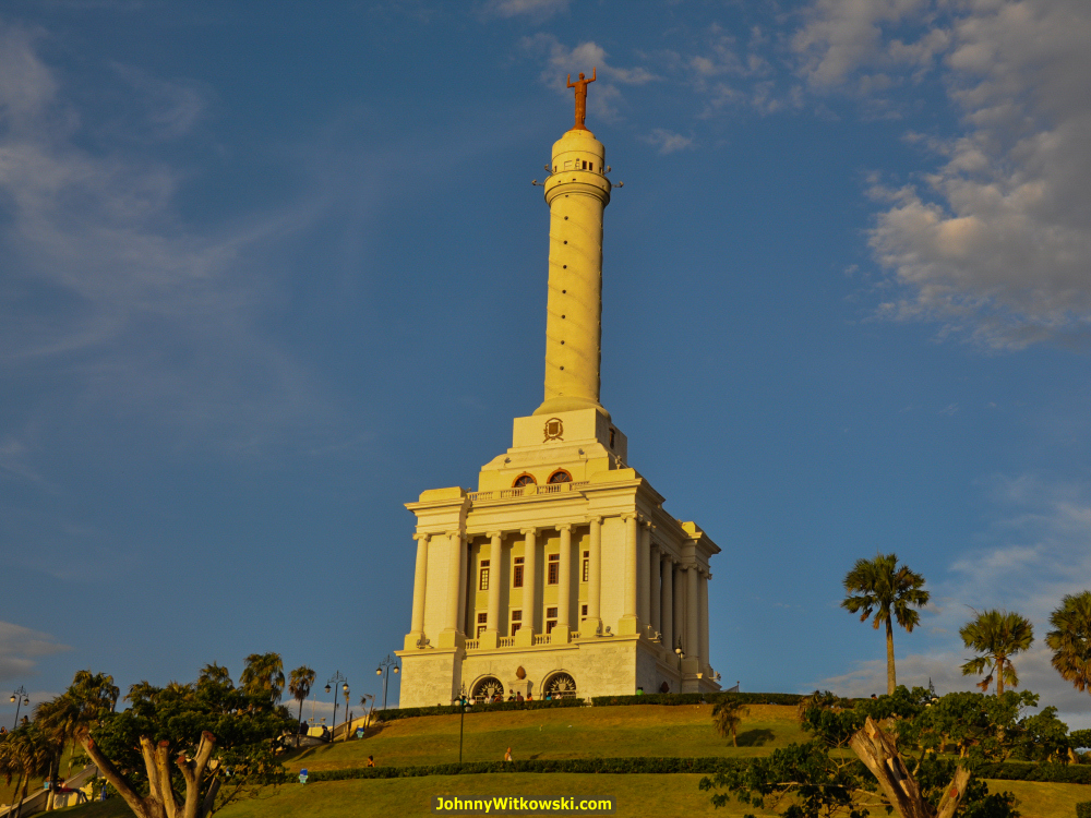 Monumento de Santiago – by Johnny – JohnnyWitkowski.com